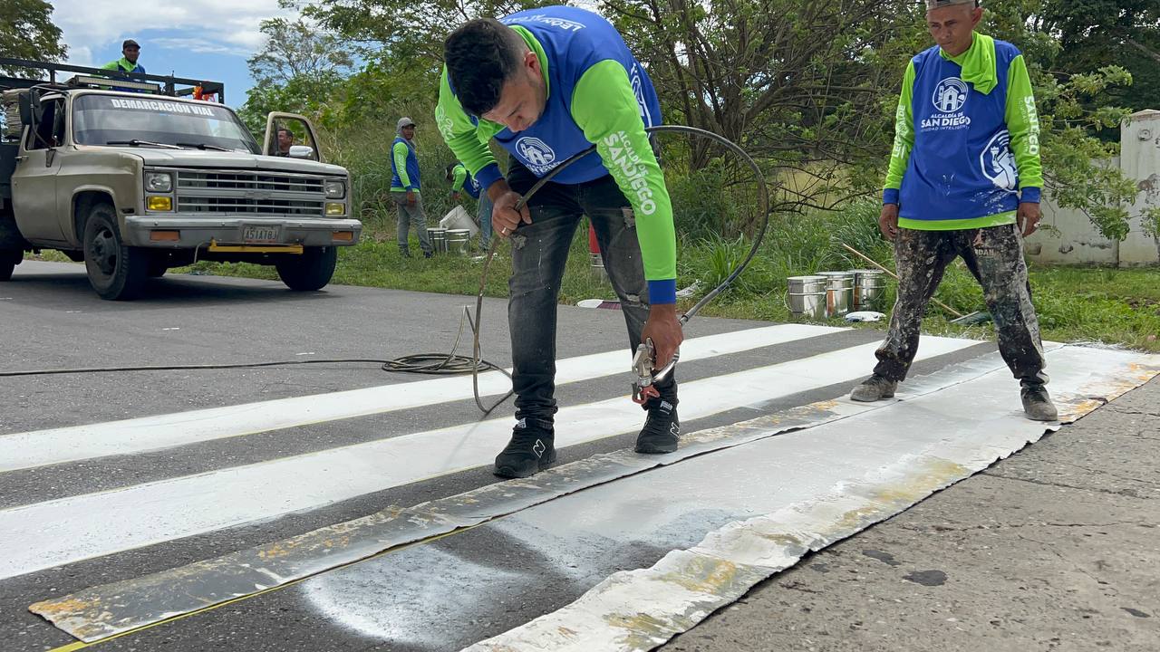 VIALSANDI ultima detalles de la vía La Colectora - Lomas de La Hacienda ...