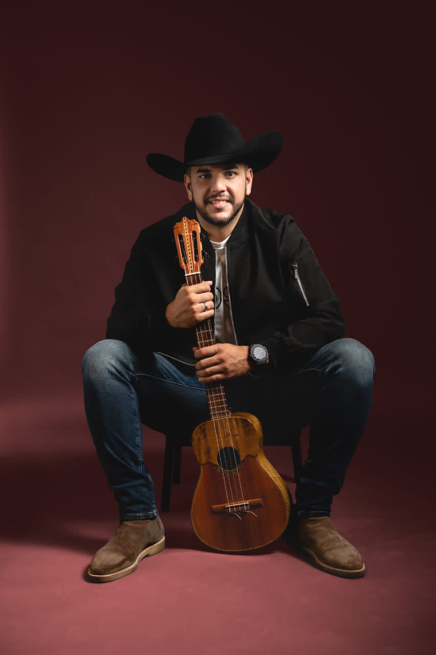 César Mendoza lanza su álbum de música llanera como solista - FMUC 104 ...